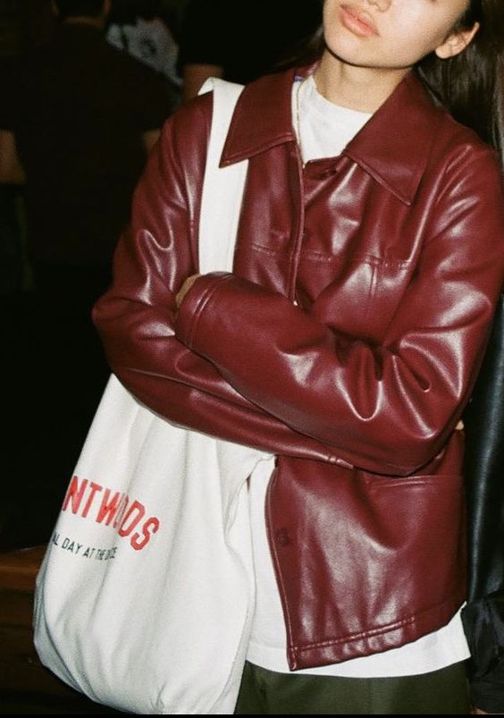 Cherry Red: The True Leader of Autumnal Fashion in 2023 | Catwalk