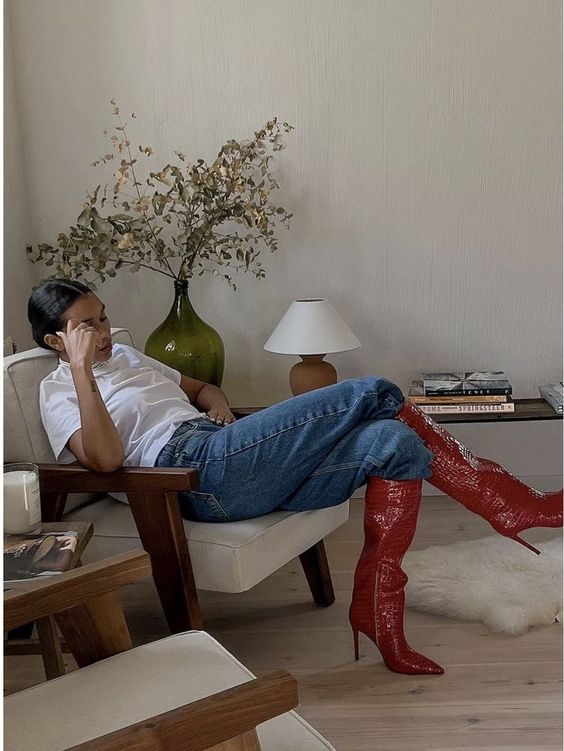 Cherry Red: The True Leader of Autumnal Fashion in 2023 | Catwalk
