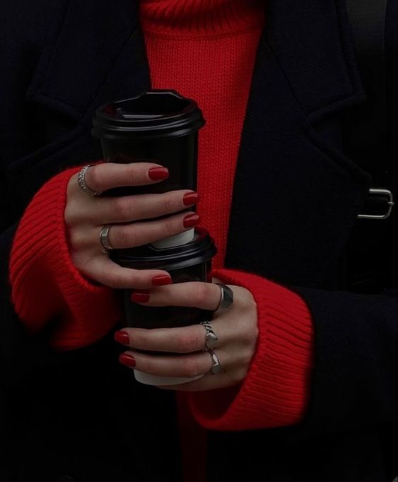 Cherry Red: The True Leader of Autumnal Fashion in 2023 | Catwalk