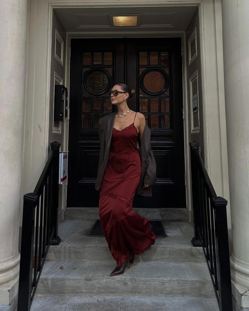 Cherry Red: The True Leader of Autumnal Fashion in 2023 | Catwalk